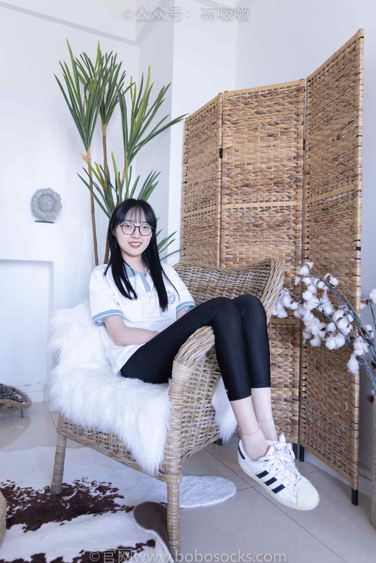 【网盘】[袜啵啵]NO.044稚予-贝壳头、匡威帆布鞋、短肉丝 – MeiJiao资源站