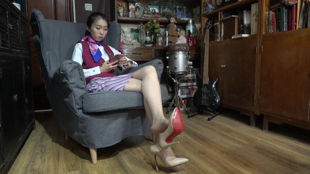 【网盘】[视频] K&M 266-空乘沙发制服肉丝挑鞋 – MeiJiao资源站