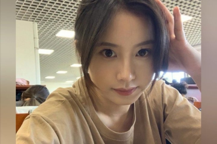 【网盘】约来校园的风衣小女神脱掉靴子舔她的超嫩脚底 – MeiJiao资源站