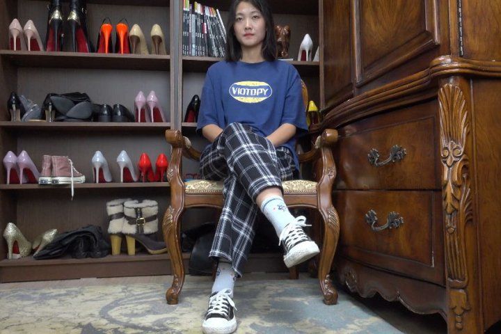 【网盘】[视频] A&F 087-Muxiaolan展示她的性感的39码大脚丫 – MeiJiao资源站